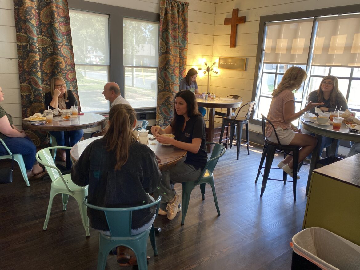 Lunch Mob brings Chamber members together at Broken Bean – Minden Press ...