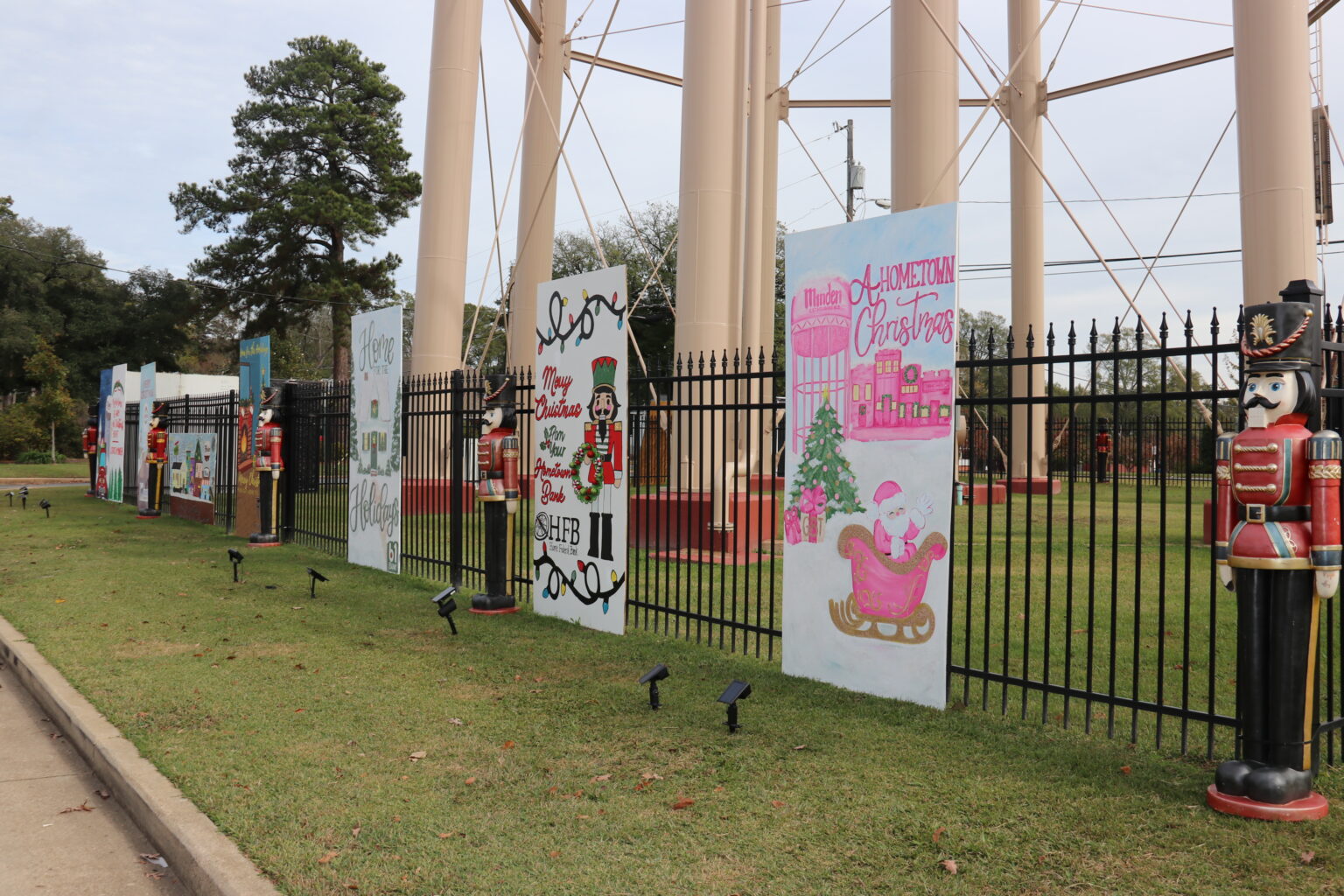 Community Christmas Cards return to downtown – Minden Press-Herald