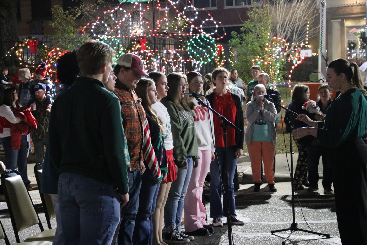 Christmas in Minden 2025 opens with tree lighting, downtown festivities ...